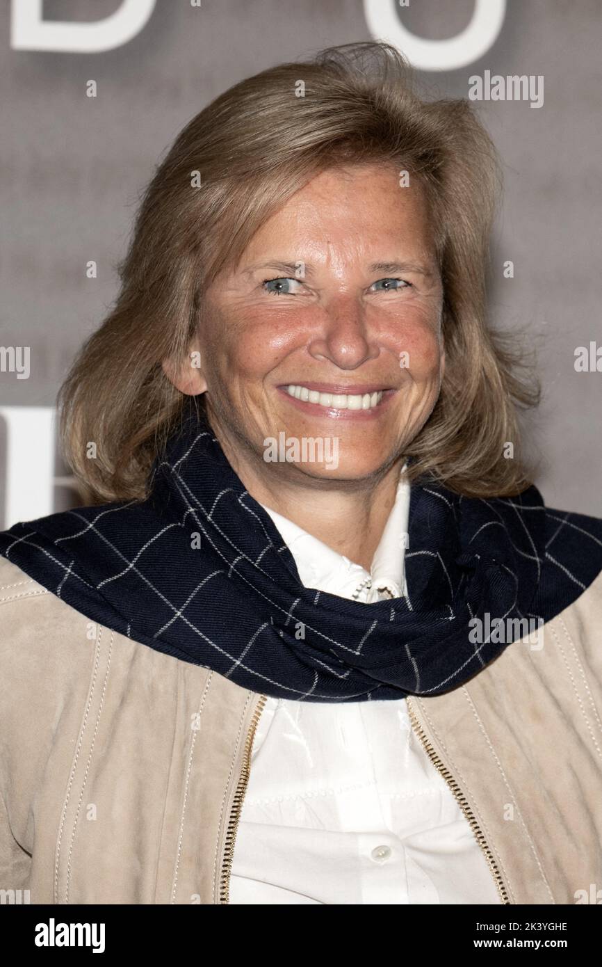 Iris Knobloch attends the Simone, Le Voyage du Siecle Premiere at ...