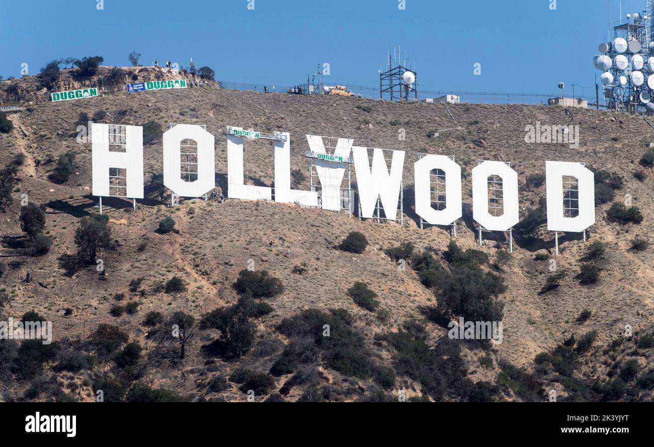 Los Angeles, California, USA. 28th Sep, 2022. Workers' scaffolding can ...