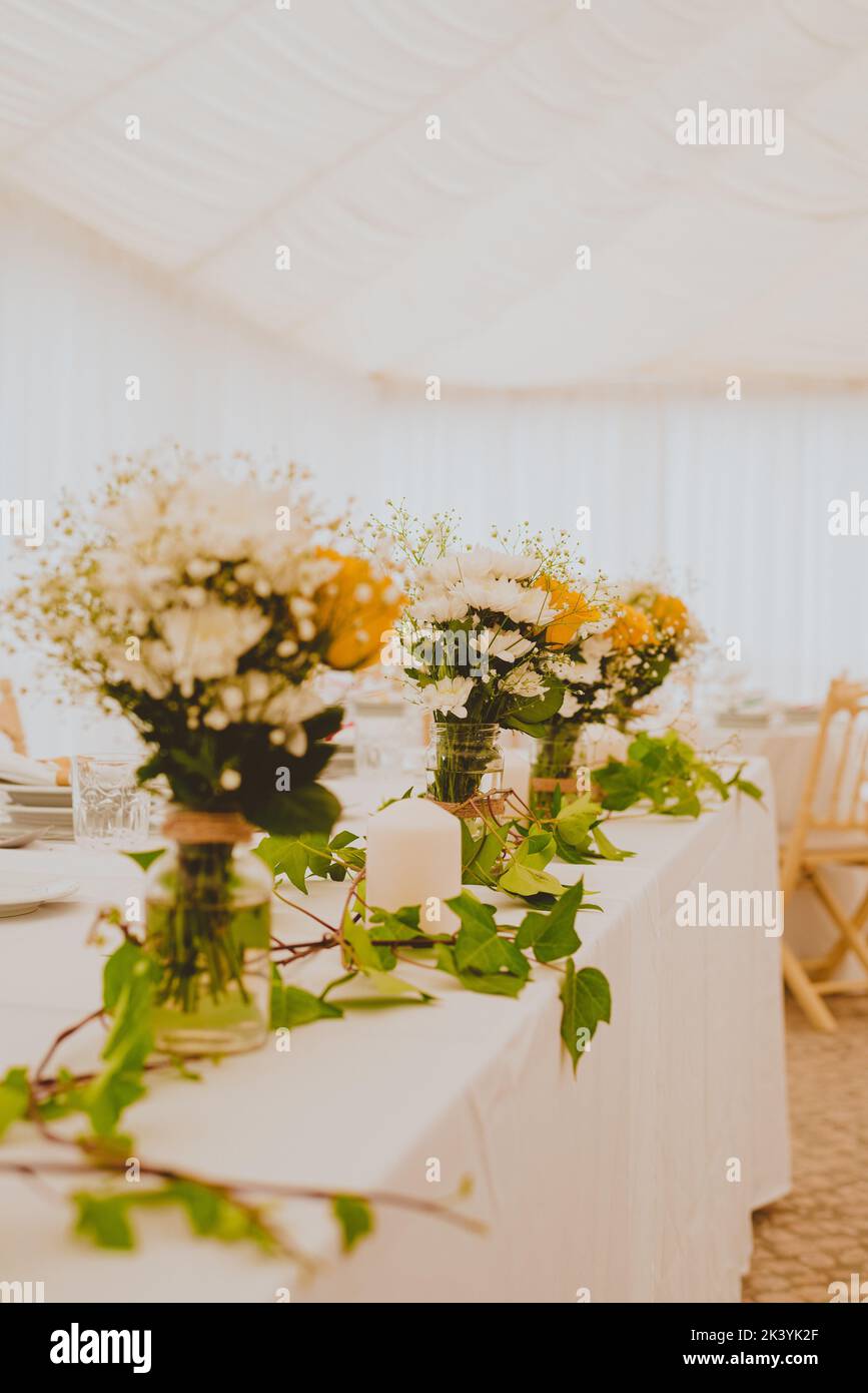 A beautiful and elegant table set up in a wedding reception Stock Photo ...