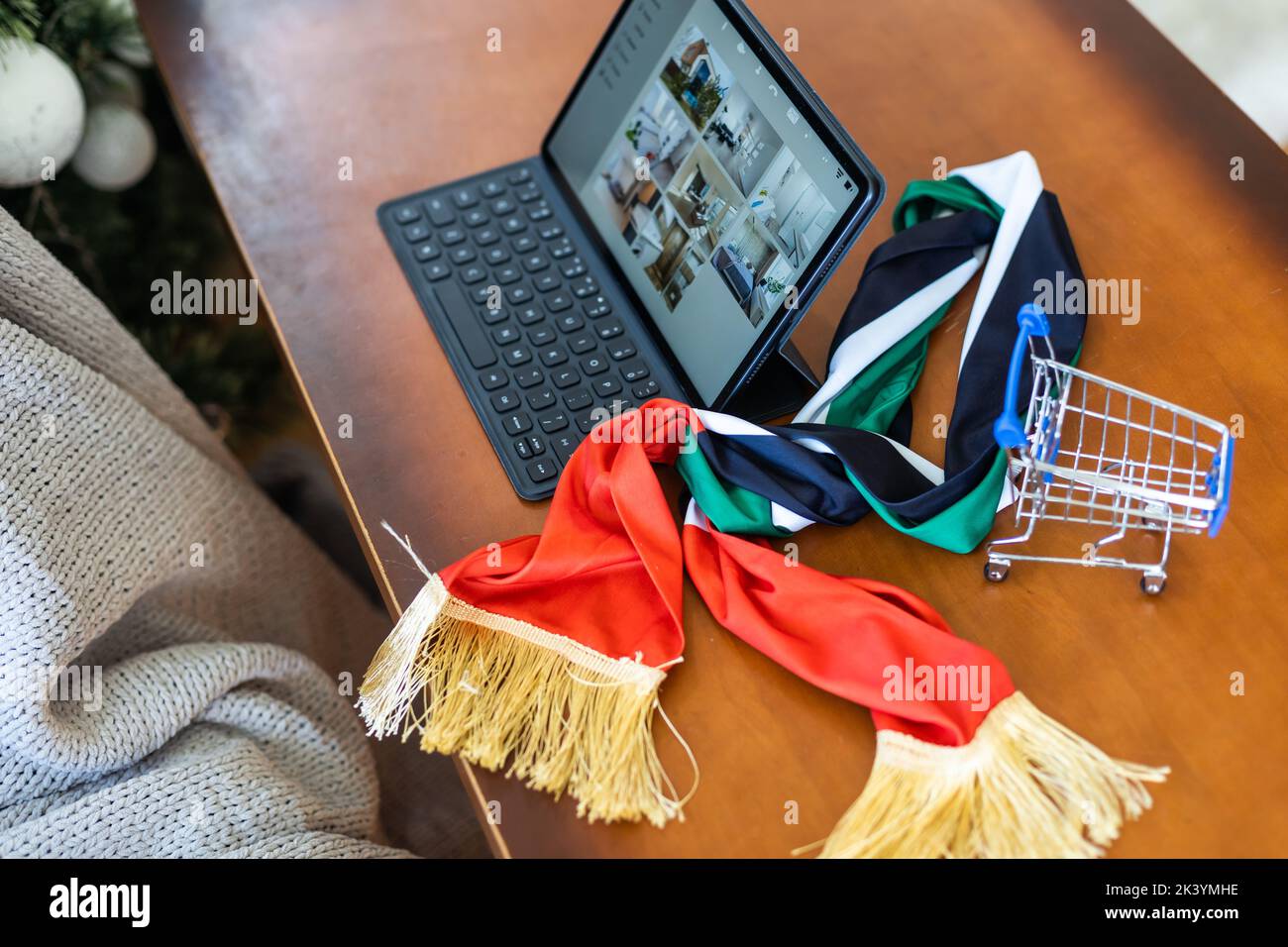 Tablet, UAE flag, toy cart Stock Photo - Alamy