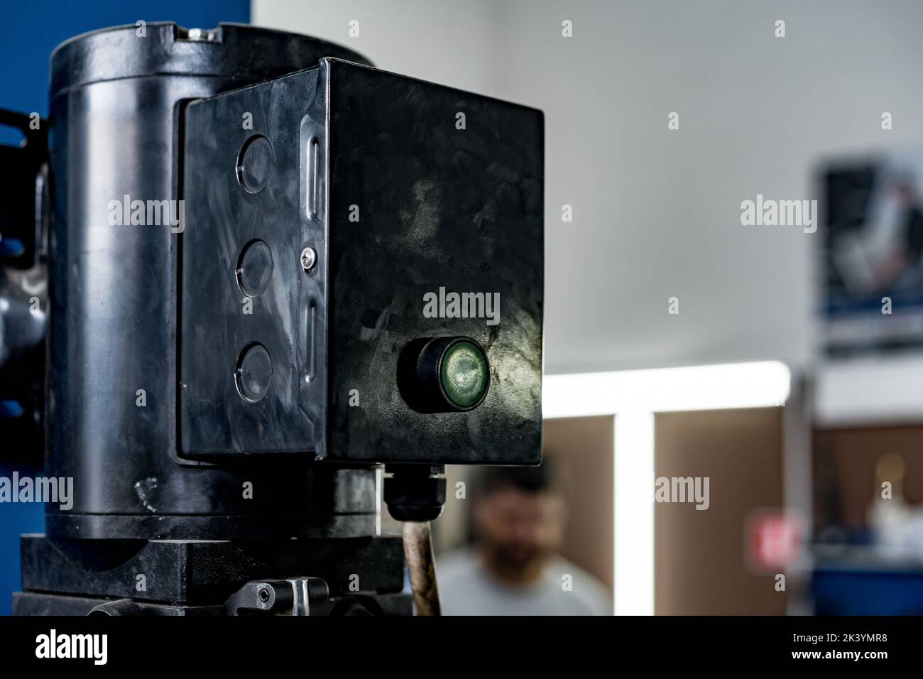 Electric lift cars in hi-res stock photography and images - Alamy