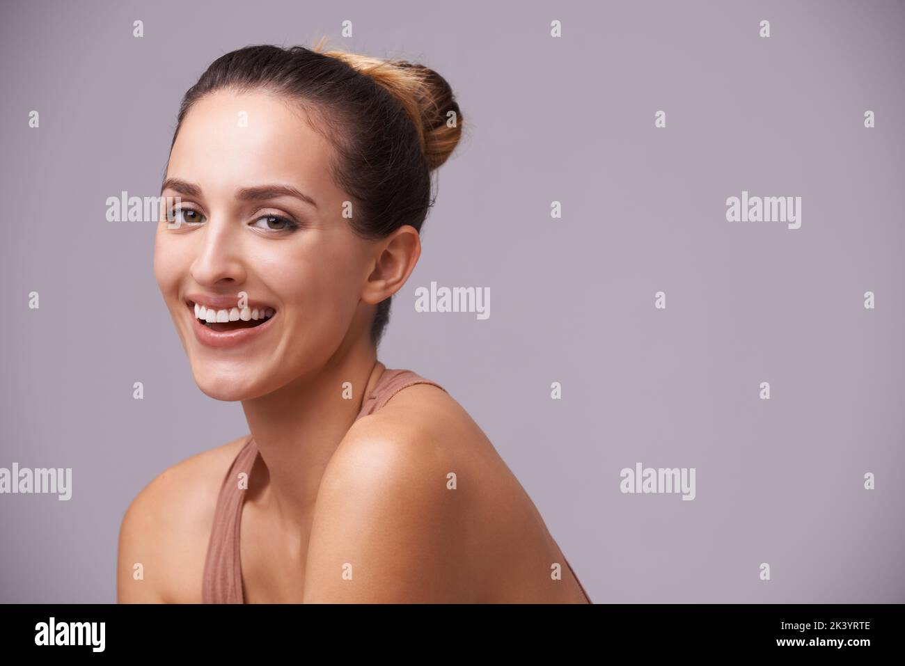 Lovely young female smiling hi-res stock photography and images - Alamy