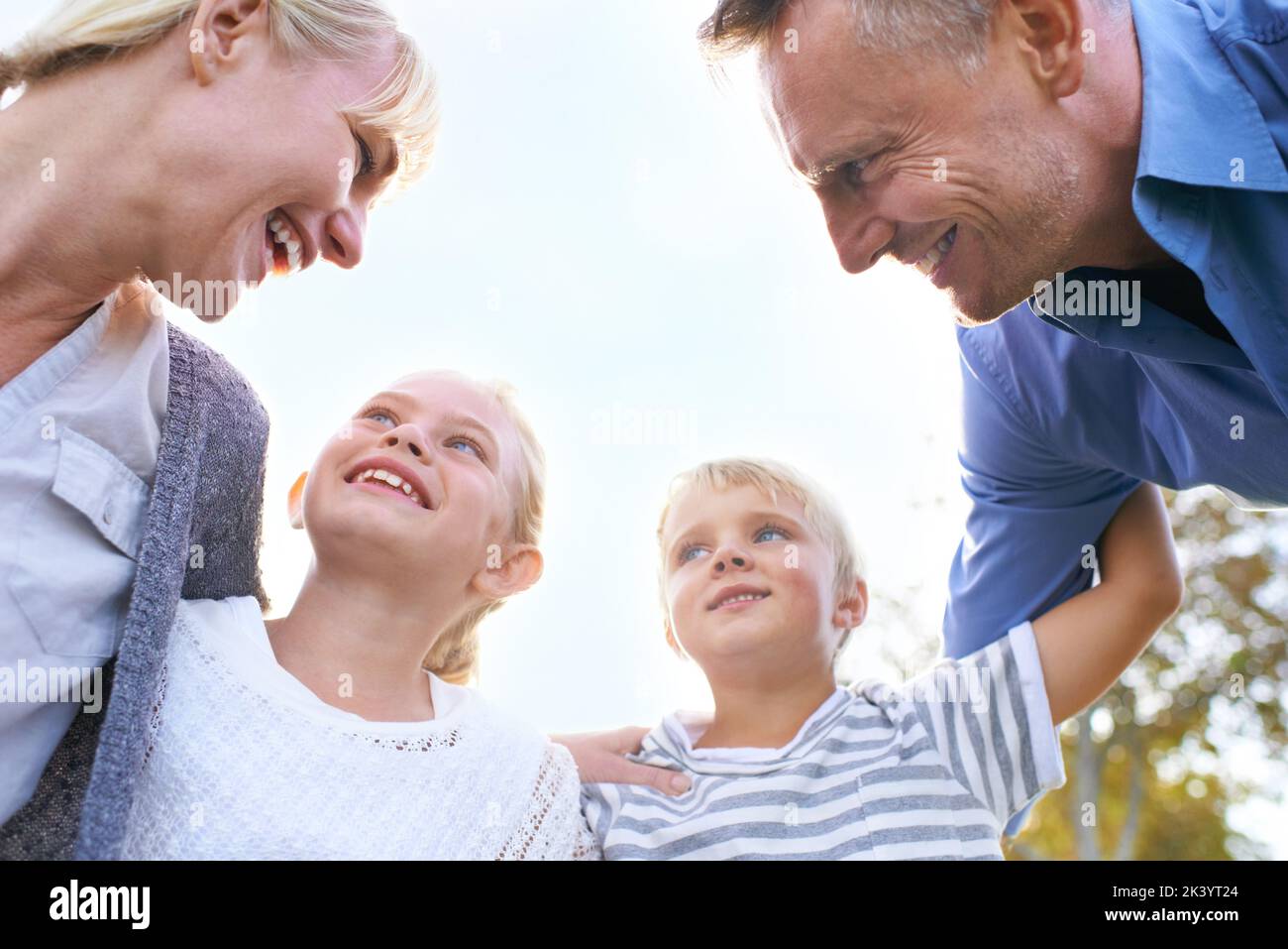 Family smiling together outdoors hi-res stock photography and images ...