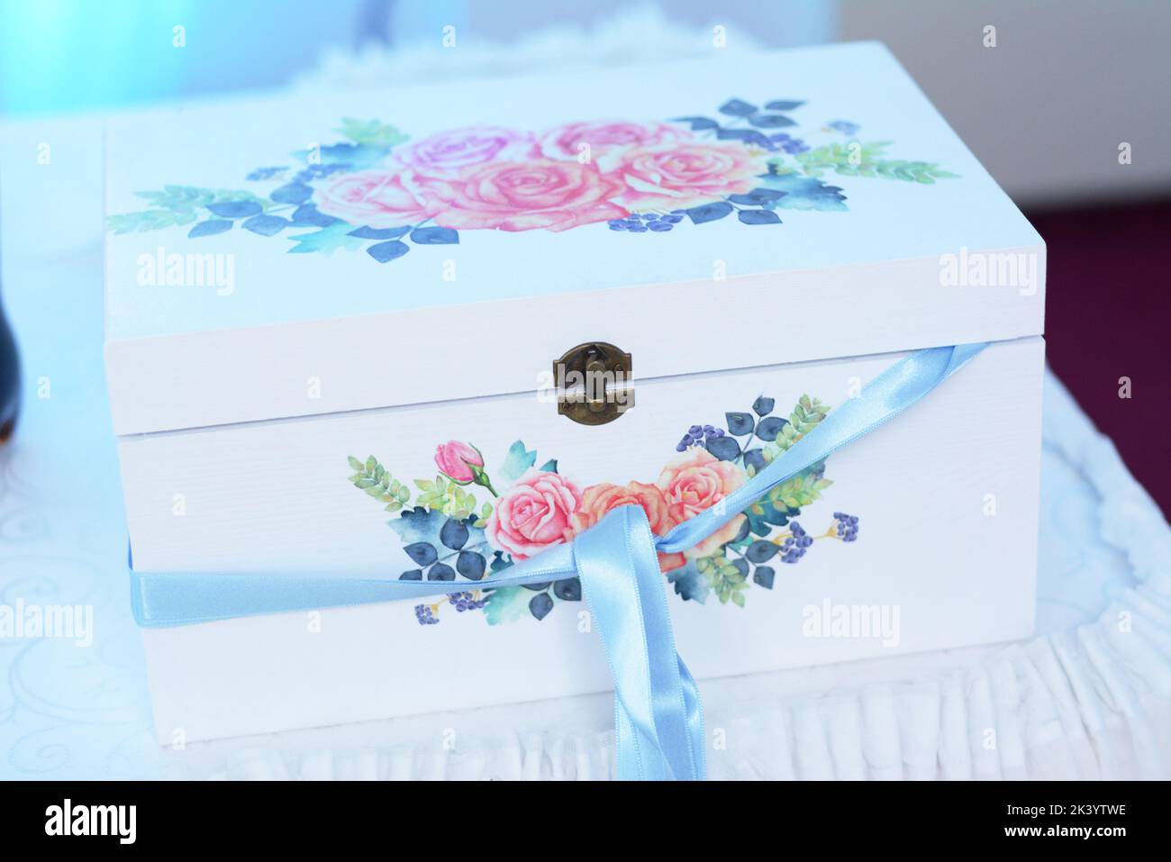 Wedding decorative box with roses bouquet. Box for money Stock Photo ...