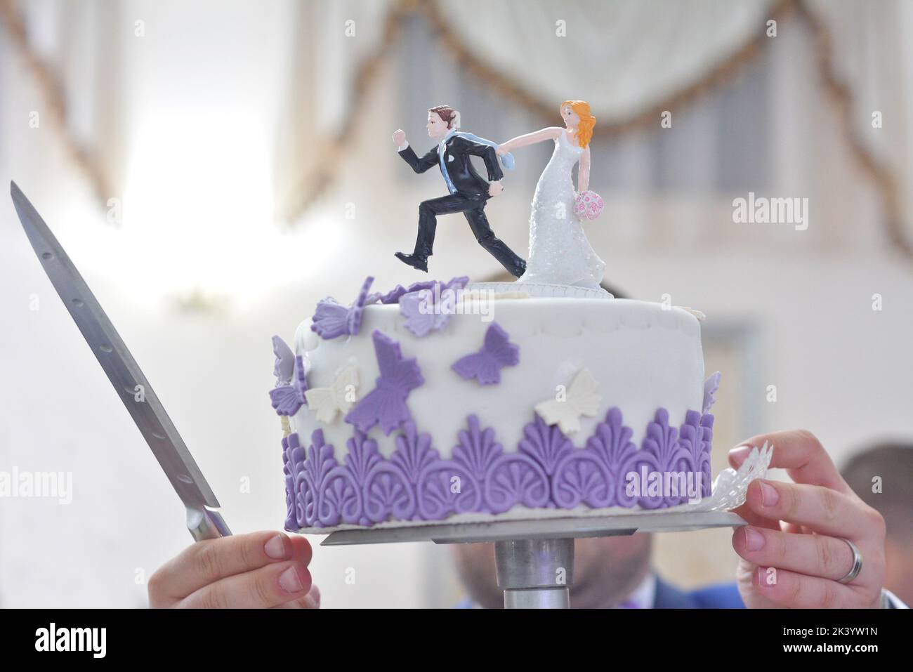 Wedding cake with figurines Stock Photo - Alamy
