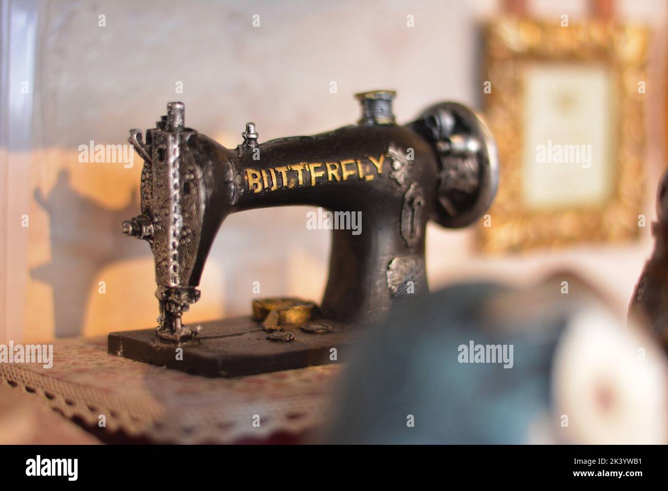 Vintage toy sewing machine hi-res stock photography and images - Alamy