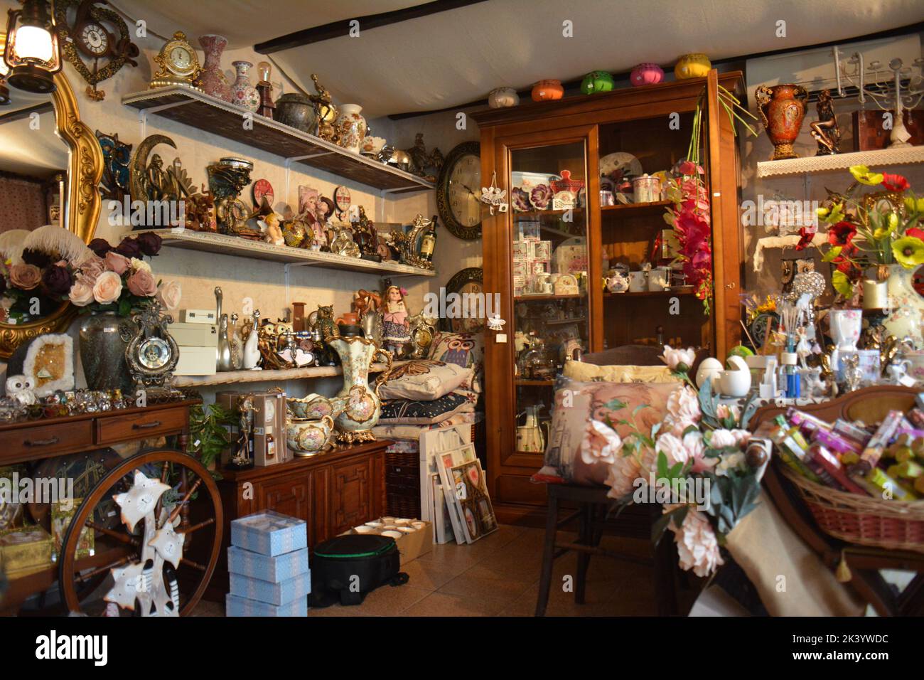 Inside a shop with trinkets and more Stock Photo - Alamy