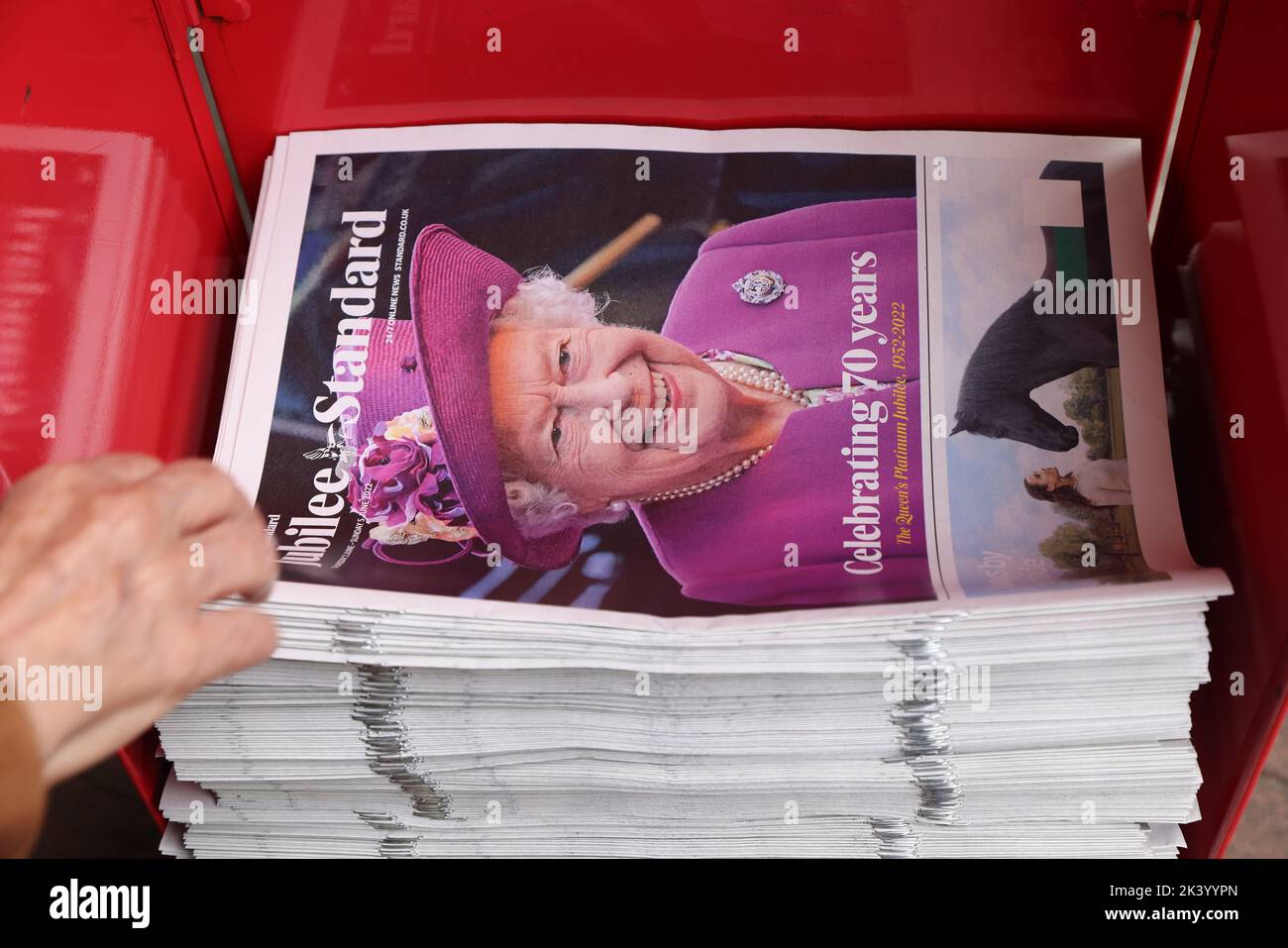 Platinum jubilee celebration mall hi-res stock photography and images ...