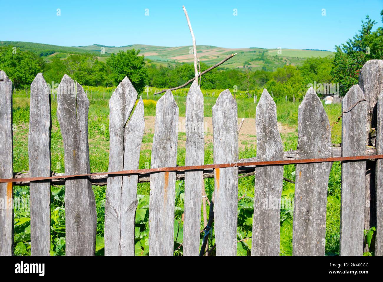 Front garden timber boundary fence hi-res stock photography and images ...