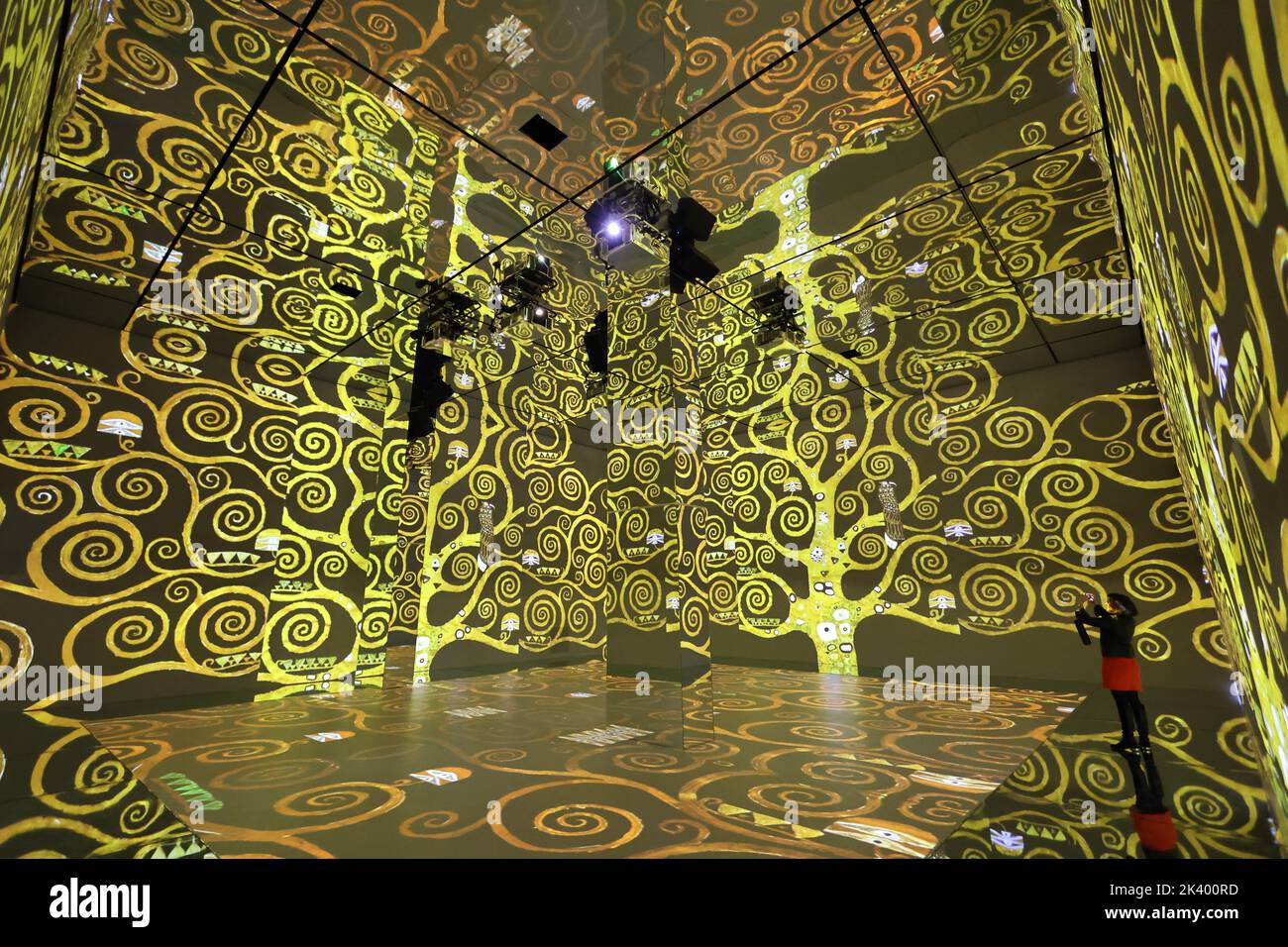 Frameless Press Preview, UK's biggest immersive art experience, Marble ...