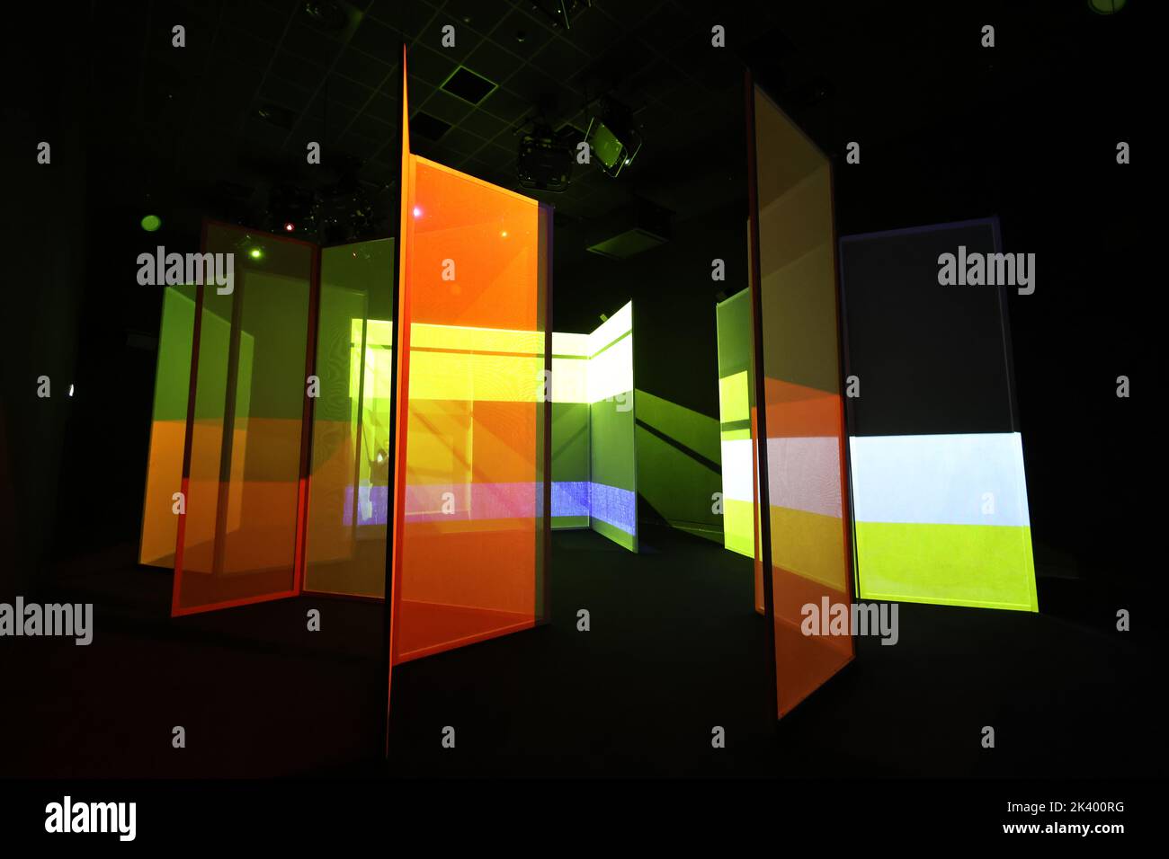 Frameless Press Preview, UK's biggest immersive art experience, Marble ...