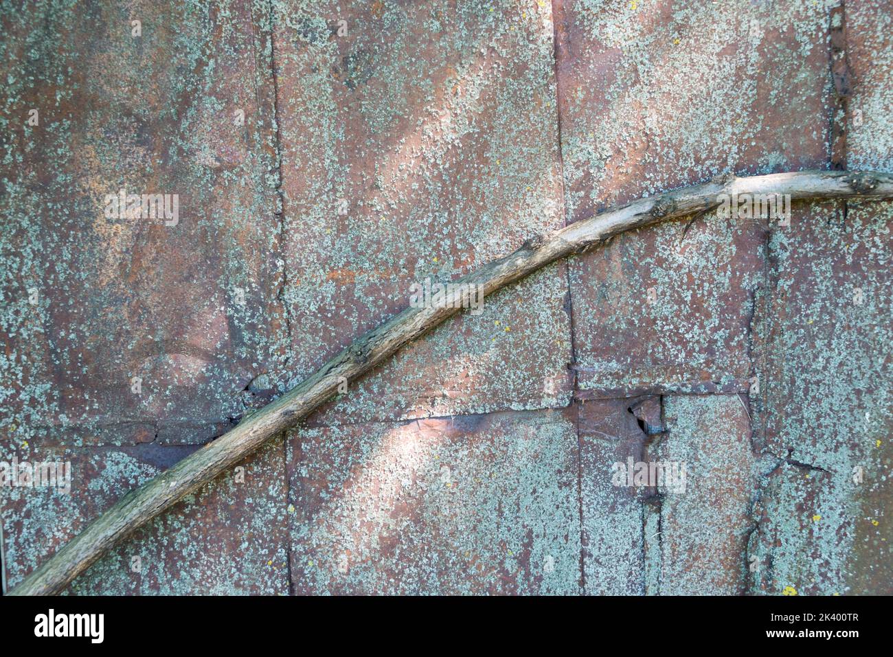 Wood beam on cracked wall Stock Photo - Alamy
