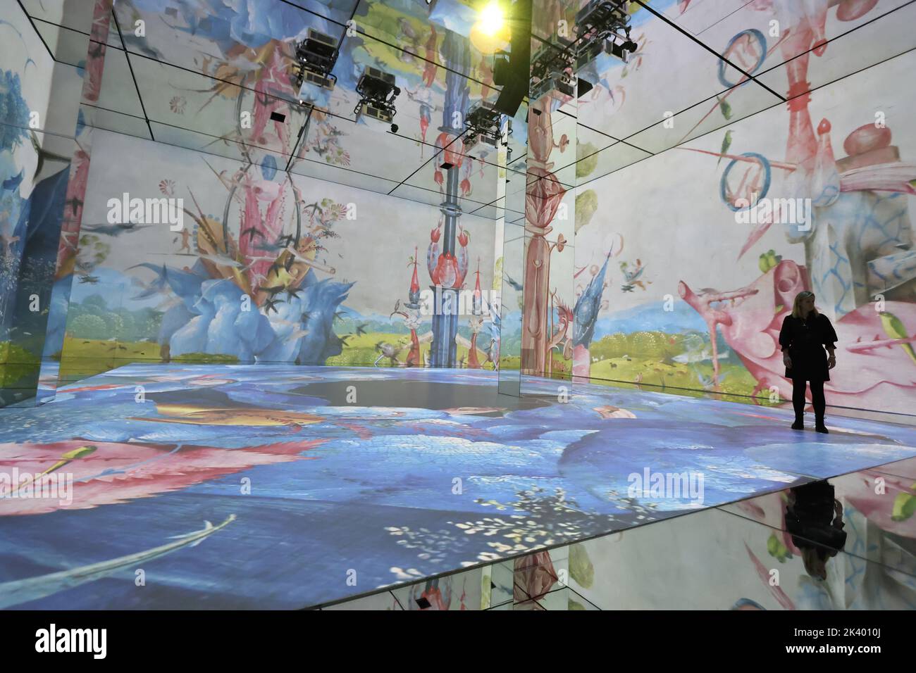 Frameless Press Preview, UK's biggest immersive art experience, Marble ...