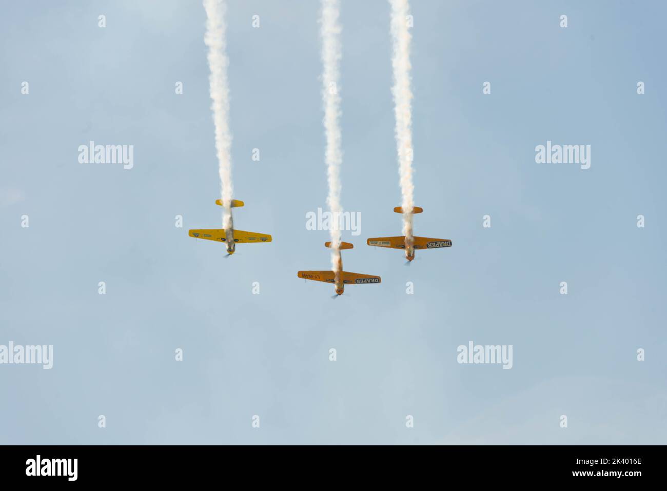 Flying backwards propeller planes close-up Stock Photo - Alamy