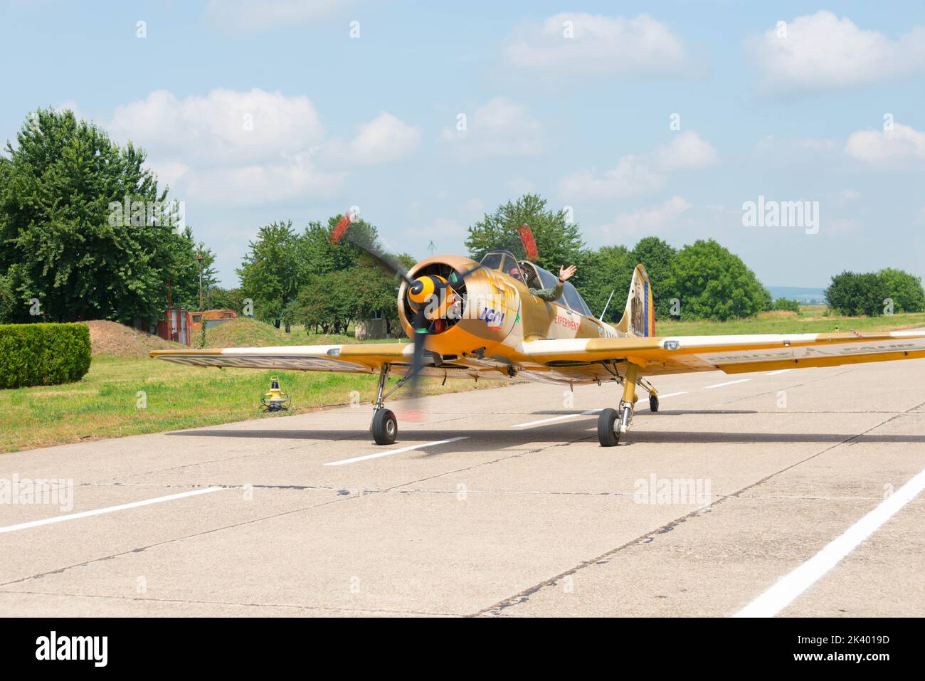 Front view of a propeller plane on the runway Stock Photo - Alamy