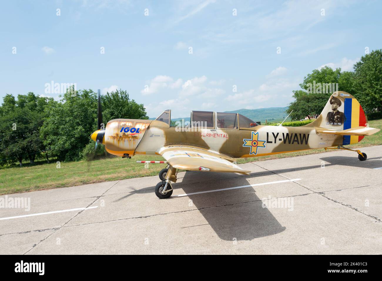 Propeller plane exhibited and ready to take off Stock Photo - Alamy