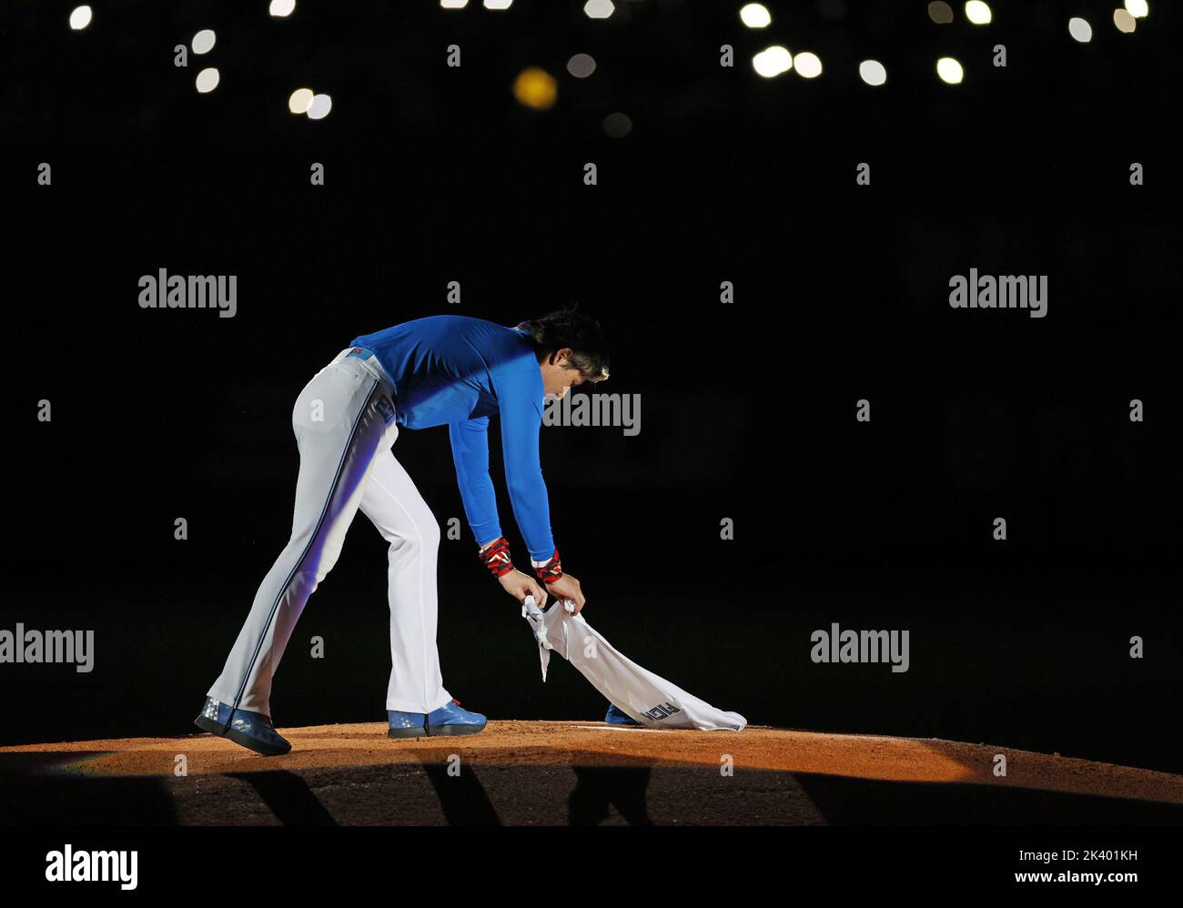 Nippon Ham Fighters manager Tsuyoshi Shinjo places his "Big Boss ...