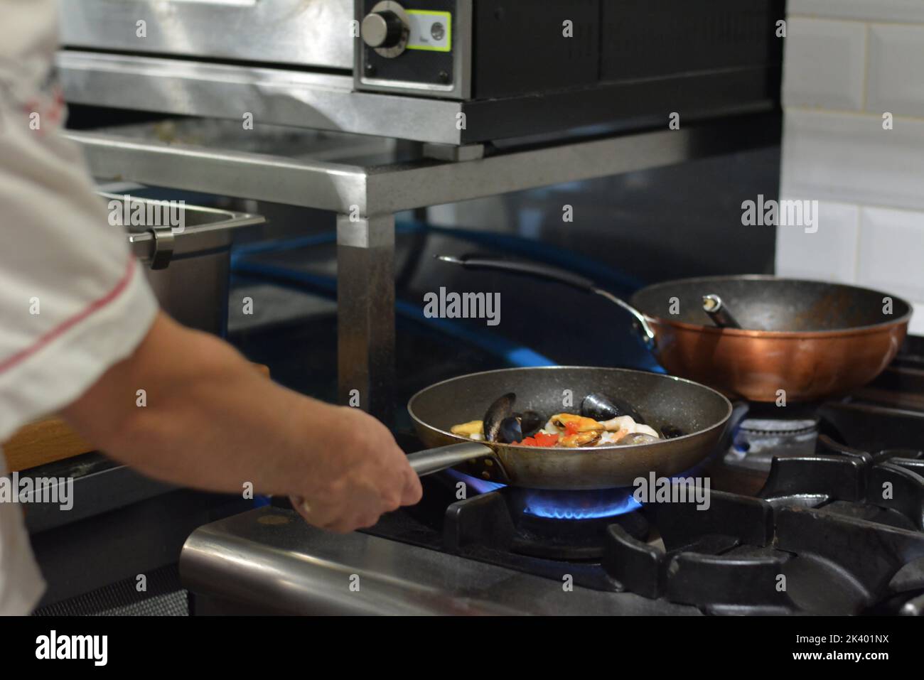 The chef cooks seafood. Restaurant kitchen Stock Photo - Alamy