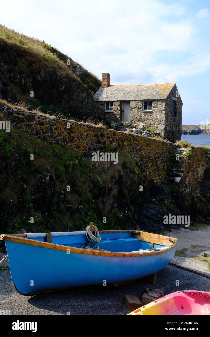 Historic fishing hut by the side of Mullion Harbour in Cornwall Stock ...