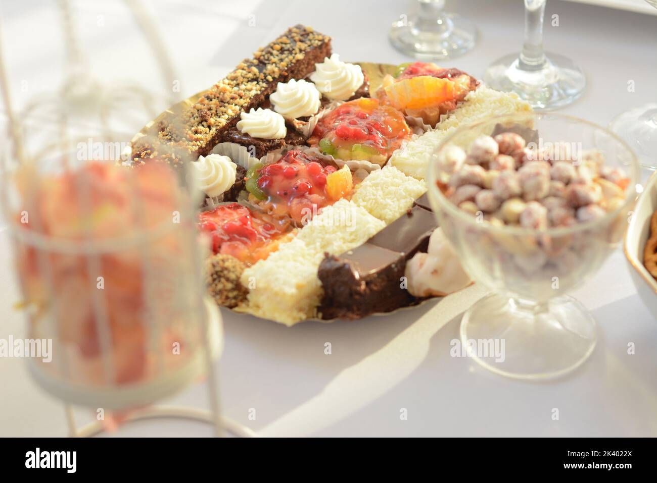 Macaron platter hi-res stock photography and images - Alamy