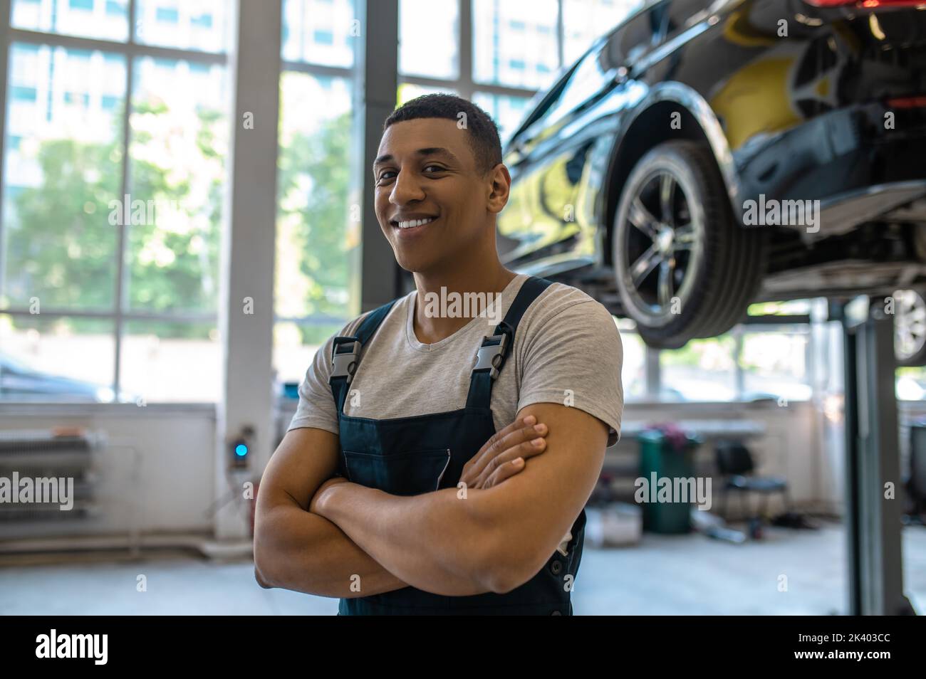 African american car repair hi-res stock photography and images - Alamy