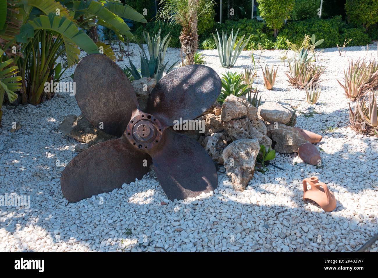 Rusty propeller screw hi-res stock photography and images - Alamy