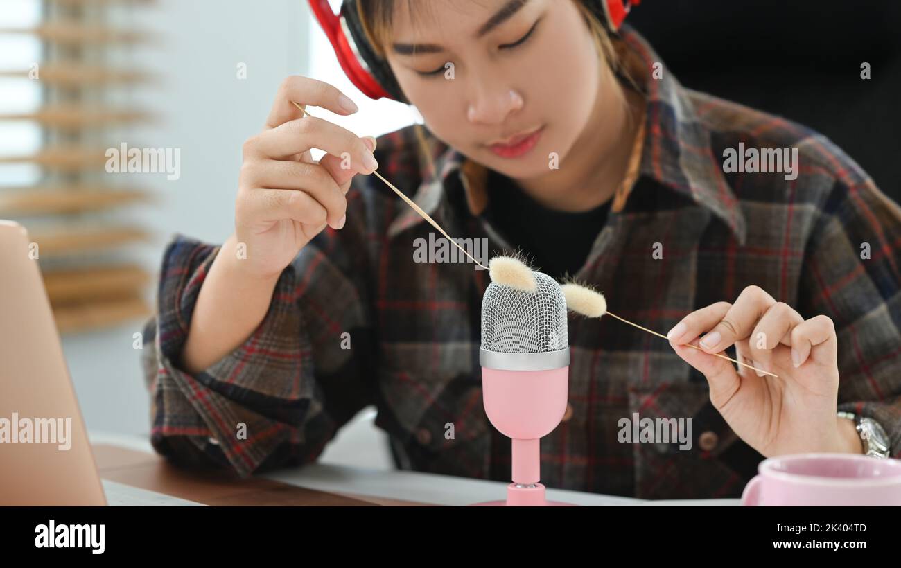 Asmr brushing hi-res stock photography and images - Alamy