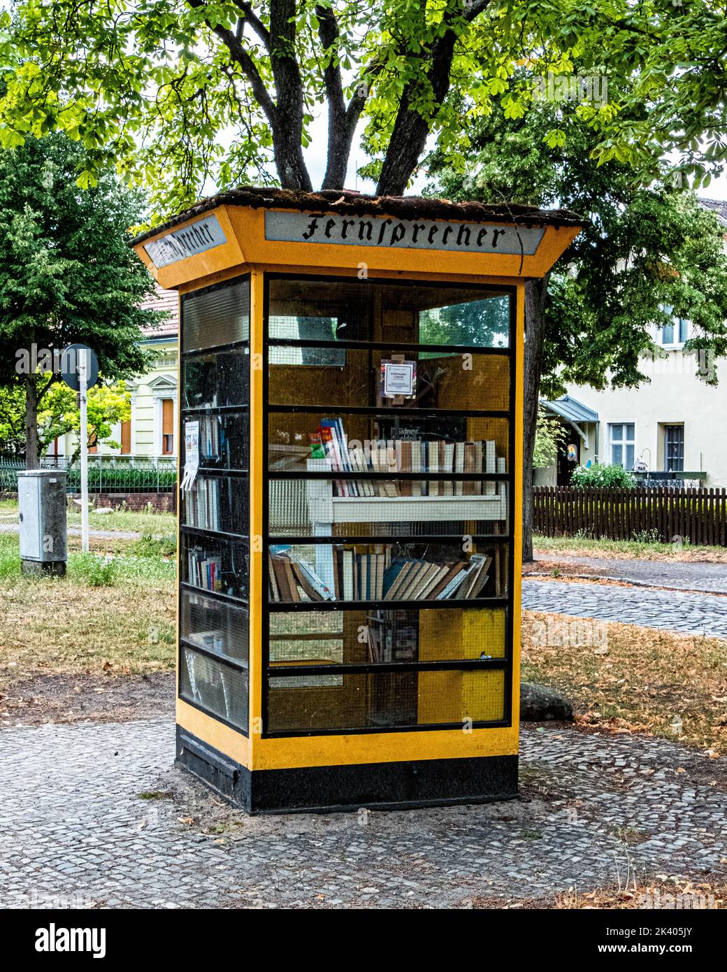 Tiny library for donated books hi-res stock photography and images - Alamy