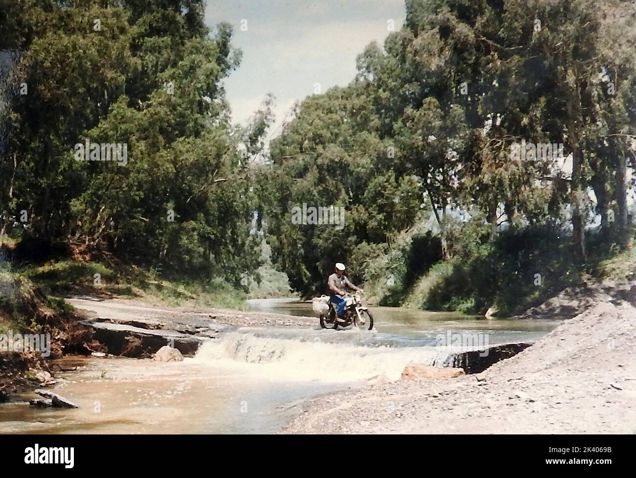 Cruzando un vado del rio hi-res stock photography and images - Alamy