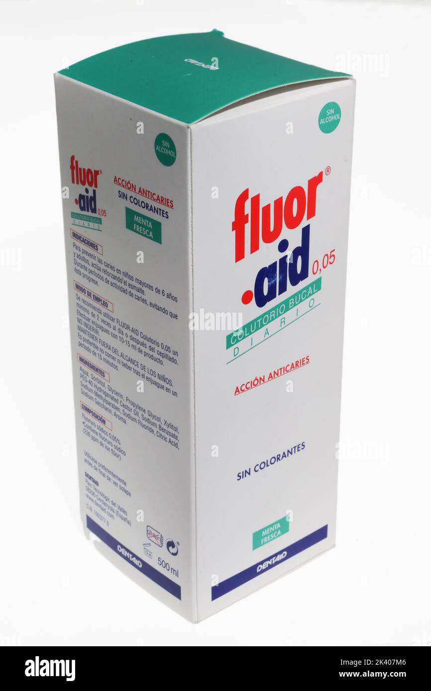 Colutorio para la higiene bucal diaria hi-res stock photography and ...