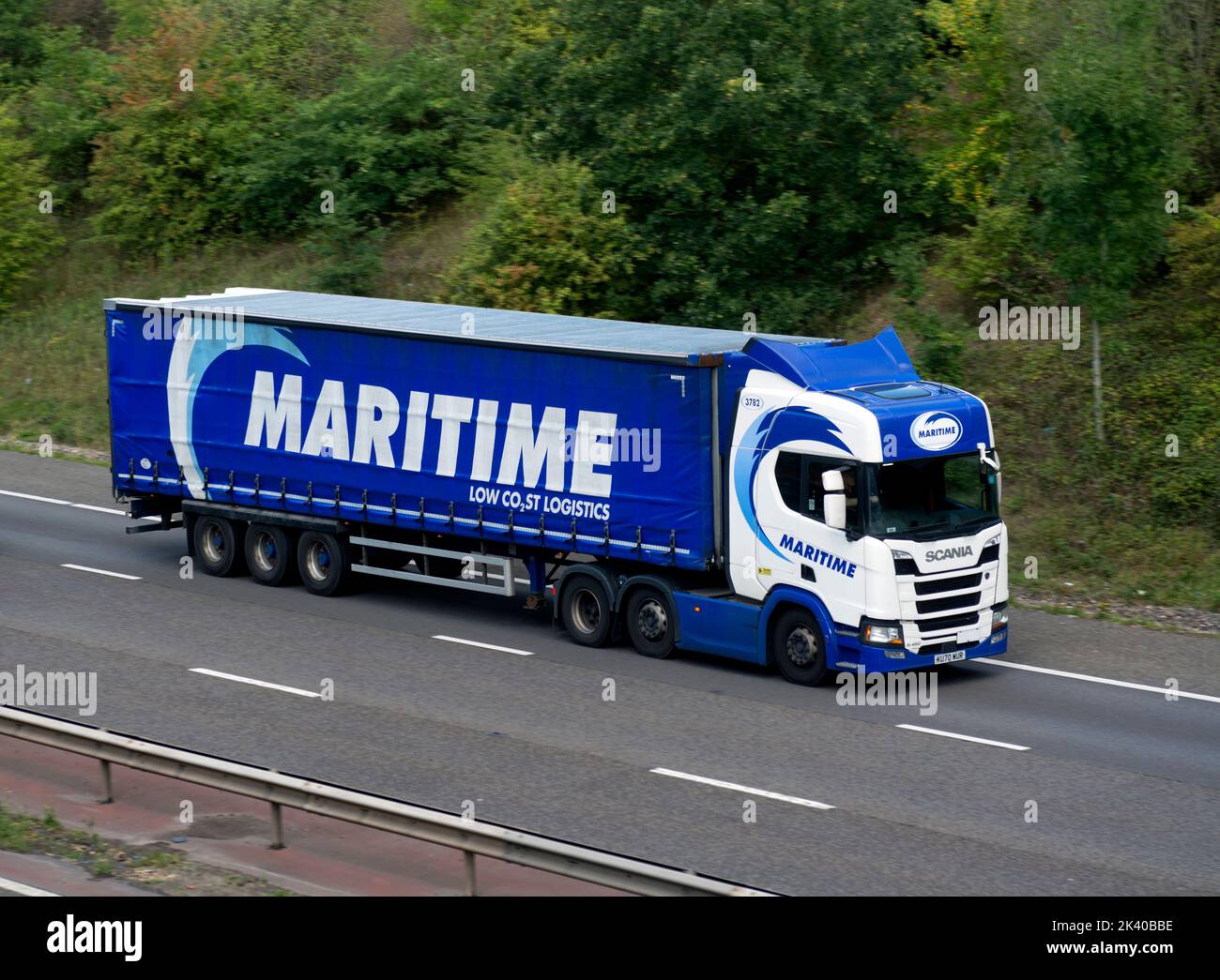 Maritime lorry on the M40 motorway, Warwickshire, UK Stock Photo - Alamy