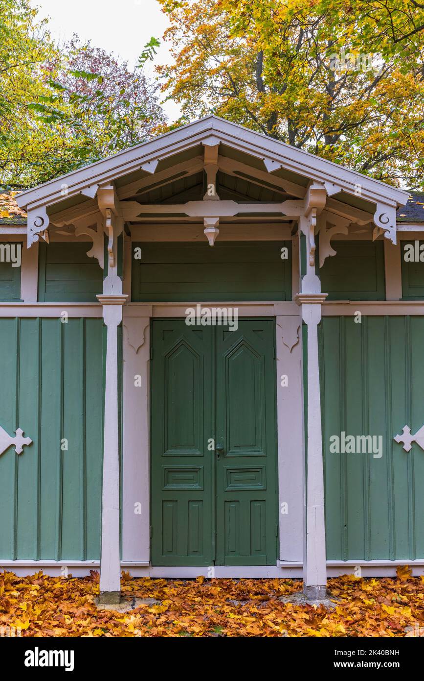 Front door to an old cottage Stock Photo - Alamy