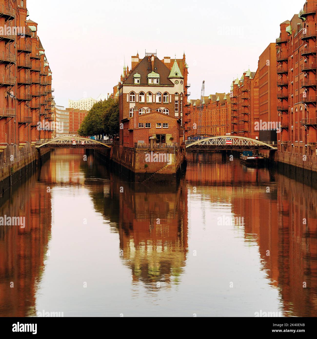 moated castle in the warehouse district of Hamburg in the early morning ...