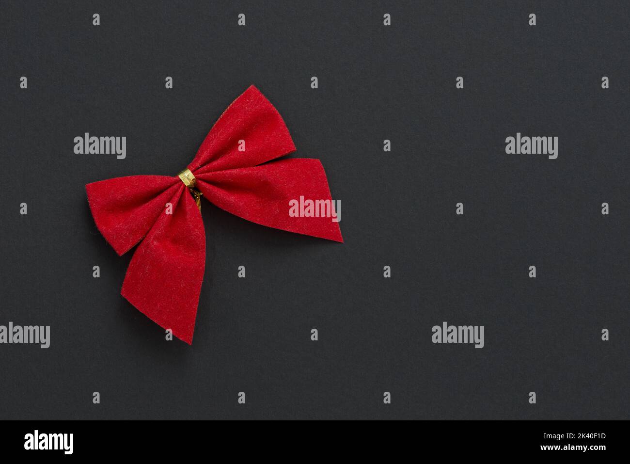 Realistic red bow ribbons hi-res stock photography and images - Alamy