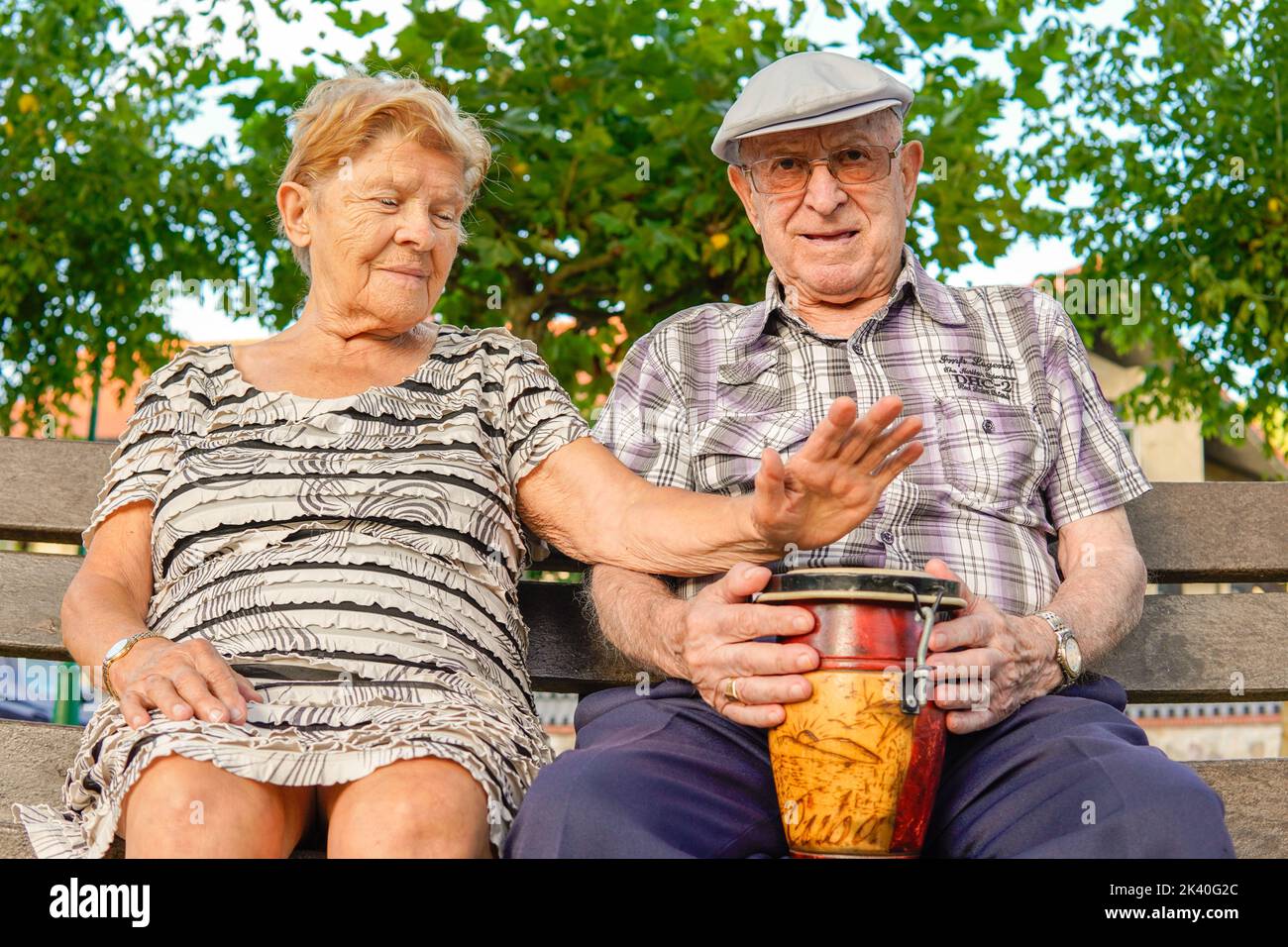 Elderly music therapy hi-res stock photography and images - Alamy