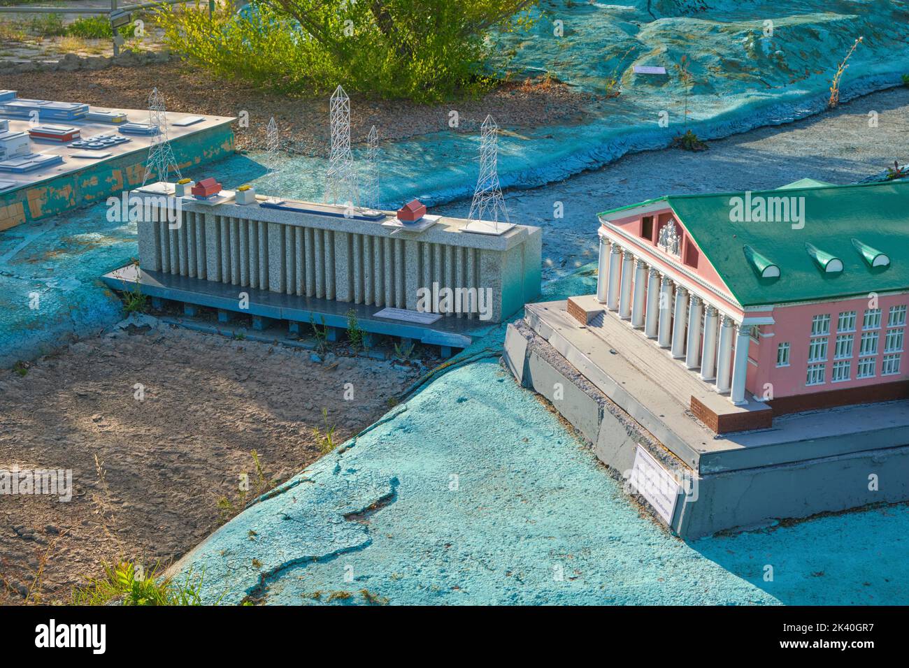 Dam Model Working And Generating Electricity