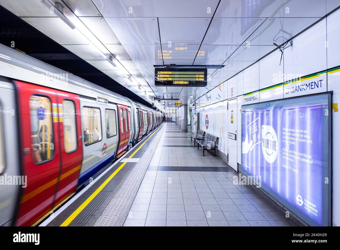 Roundel london electric railway hi-res stock photography and images - Alamy