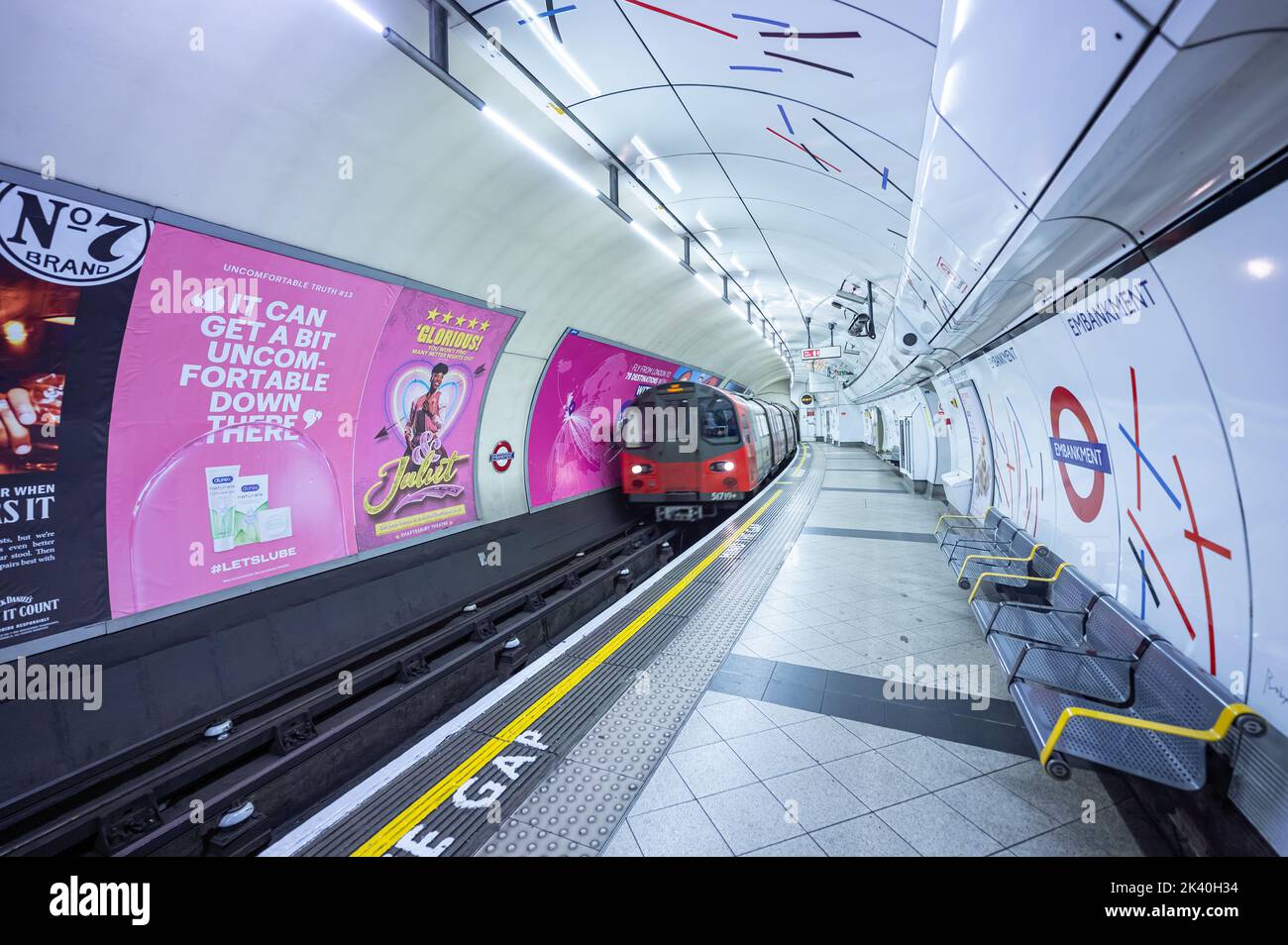 Roundel london electric railway hi-res stock photography and images - Alamy