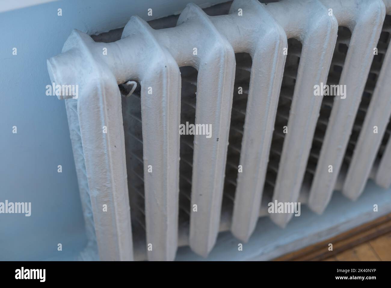 Heavy duty radiator - adjusting temperature Stock Photo - Alamy
