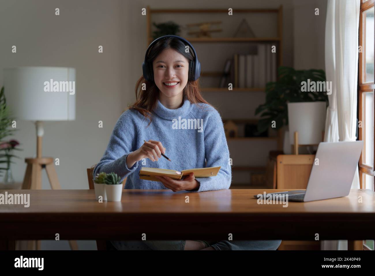 Student lecture laptop hi-res stock photography and images - Alamy