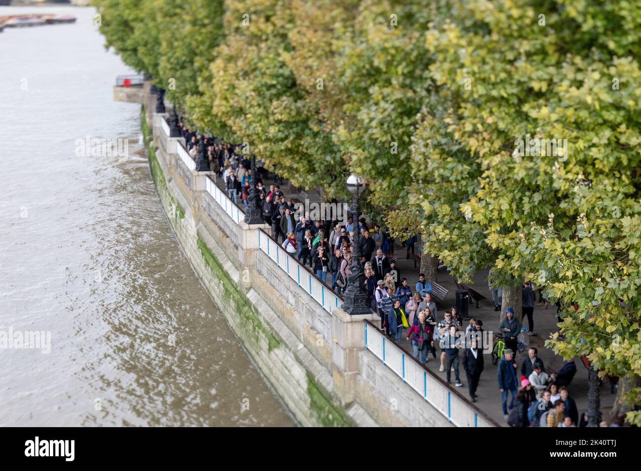 The famous queue for Queen Elizabeth's lying in state Stock Photo - Alamy The famous queue for Queen Elizabeth's lying in state Stock Photo - Alamy