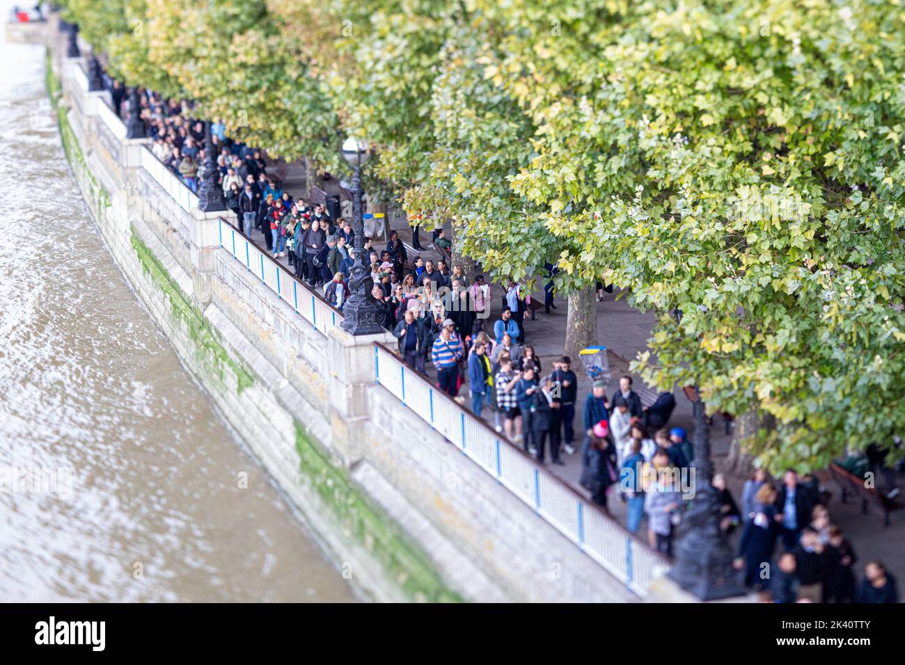 The famous queue for Queen Elizabeth's lying in state Stock Photo - Alamy The famous queue for Queen Elizabeth's lying in state Stock Photo - Alamy