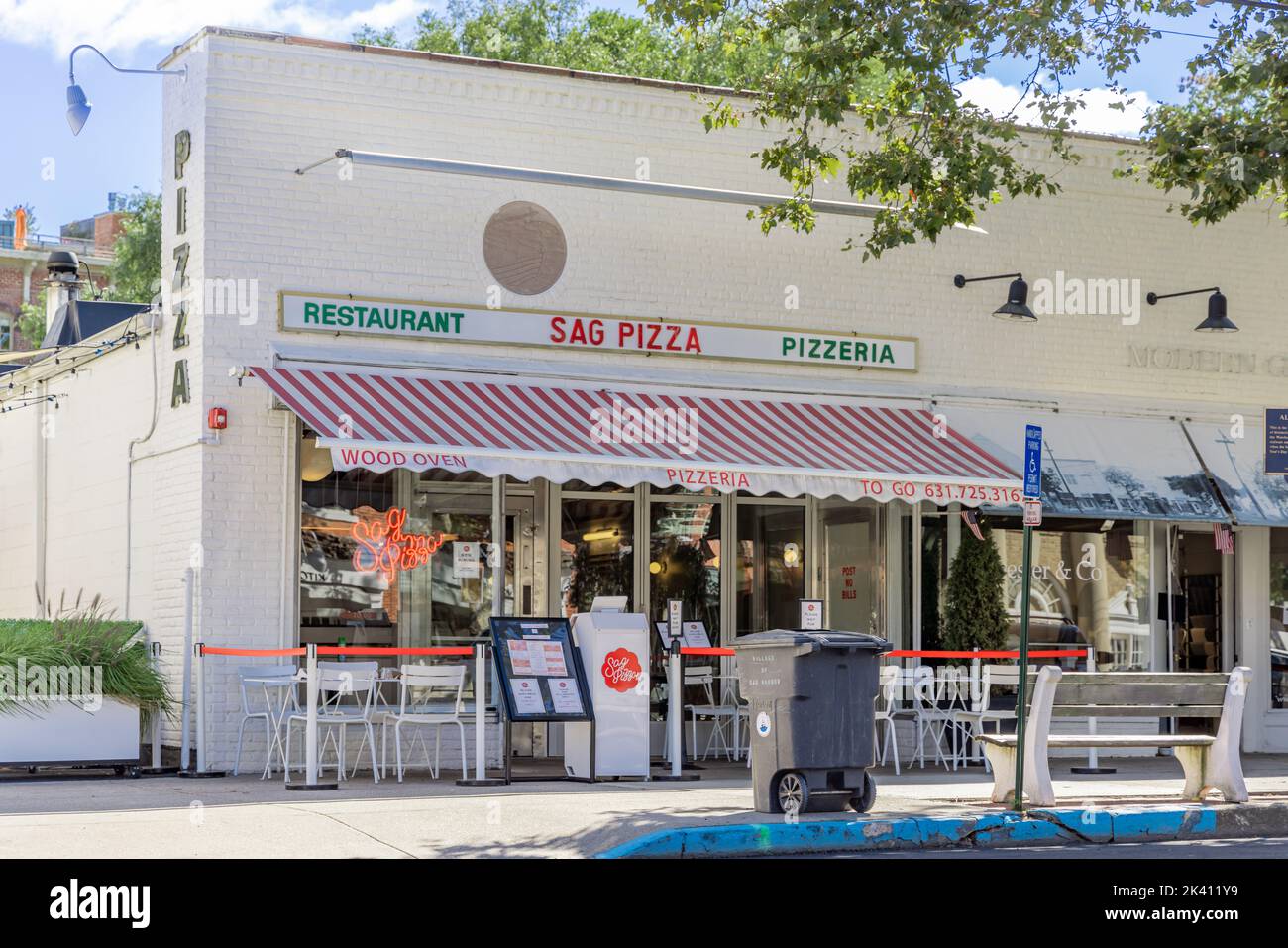 Wood fired pizza shop hi-res stock photography and images - Alamy