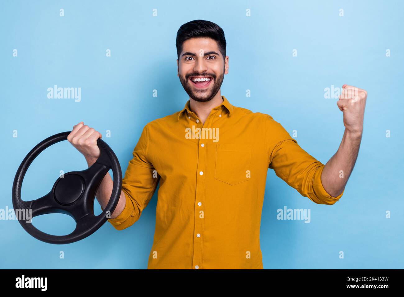 Arab hand steering wheel hi-res stock photography and images - Alamy