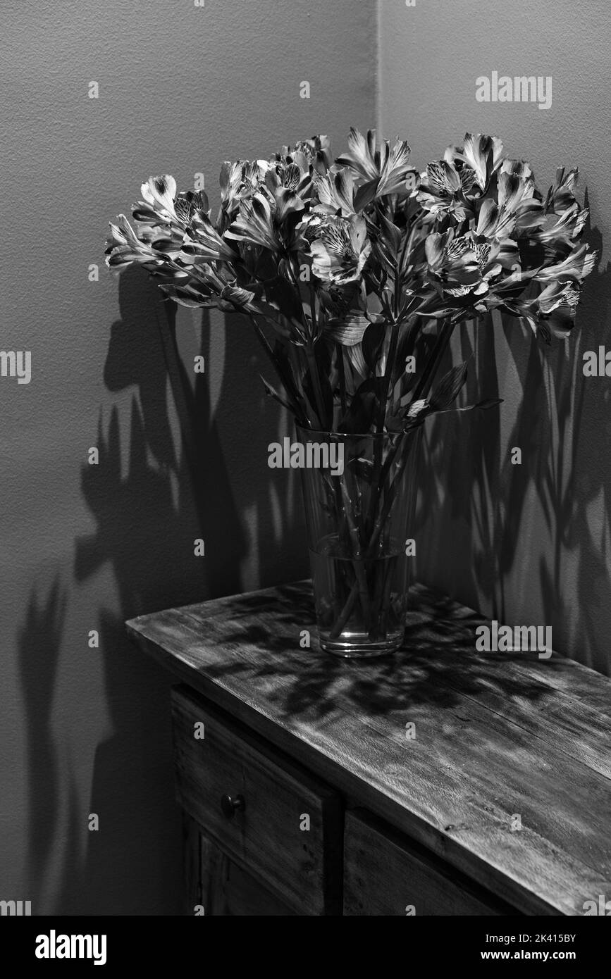 White lily vase funeral hi-res stock photography and images - Alamy