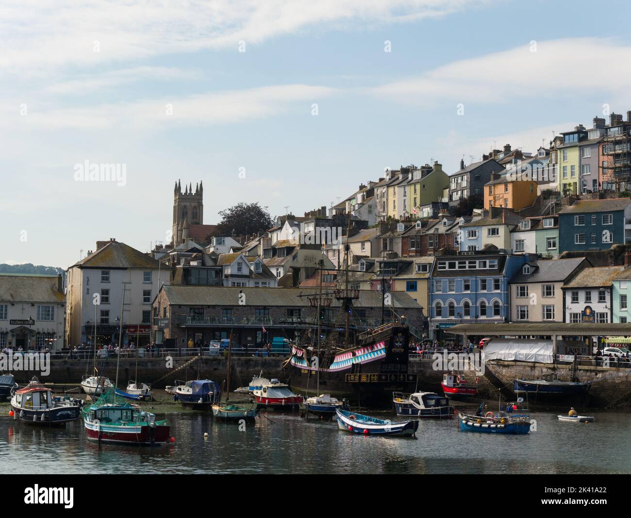 Pastel coloured harbourside properties hi-res stock photography and ...