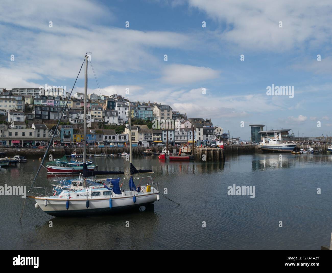 Pastel coloured harbourside properties hi-res stock photography and ...