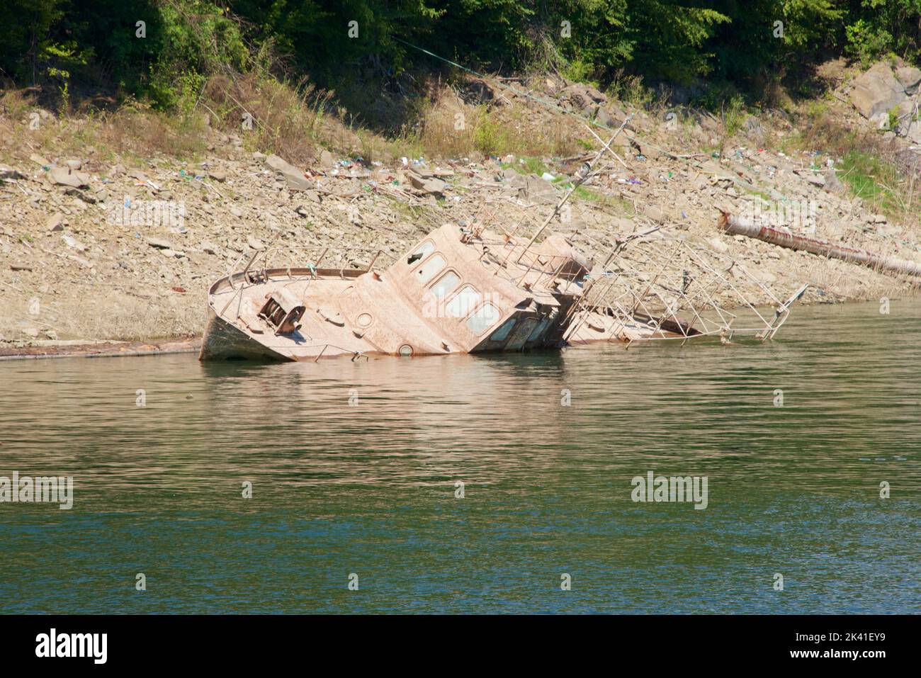 Abandon ship trash hi-res stock photography and images - Alamy
