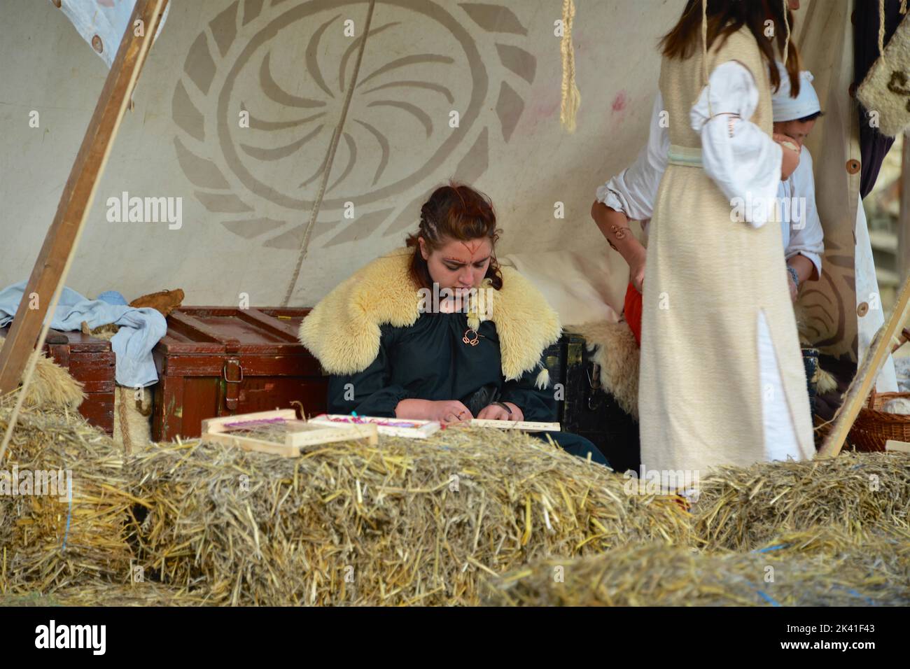 Roman woman weaving hi-res stock photography and images - Alamy