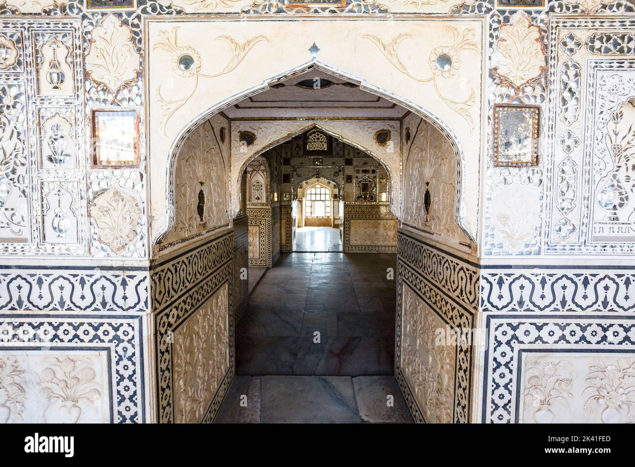 Rich decorated interior of Amber fort in Jaipur, Rajasthan, India, Asia ...